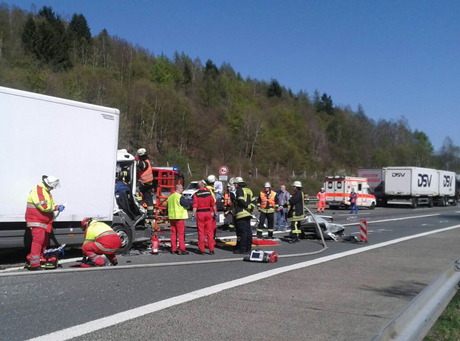 schwererLKW-Unfall-A45-Siegen | wirSiegen - das Siegerland Portal