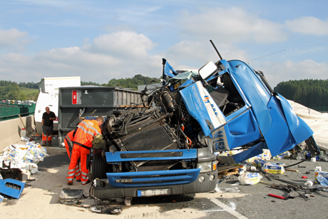 lkw-unfall-a45-sauerlandlinie-massenkarambolage | wirSiegen - das Siegerland Portal