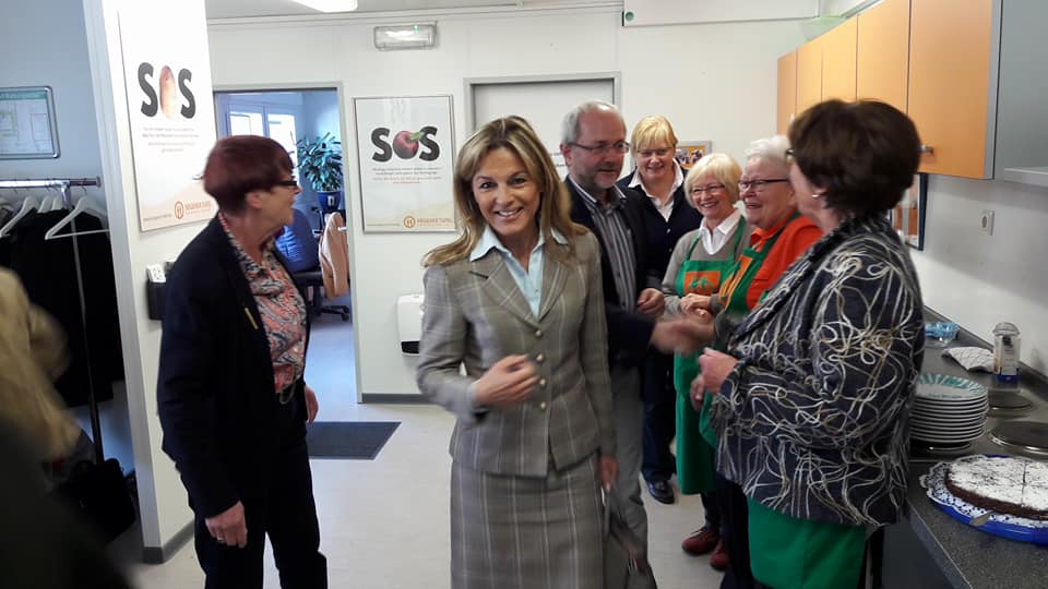 Bundestagsvizepräsidentin Michaela Noll zu Gast bei der Siegener Tafel ...