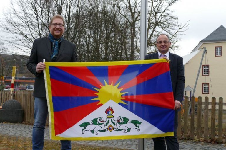 Hilchenbach zeigt zum 14. Mal Flagge für Tibet - wirSiegen - Das Siegerland Portal - News ...