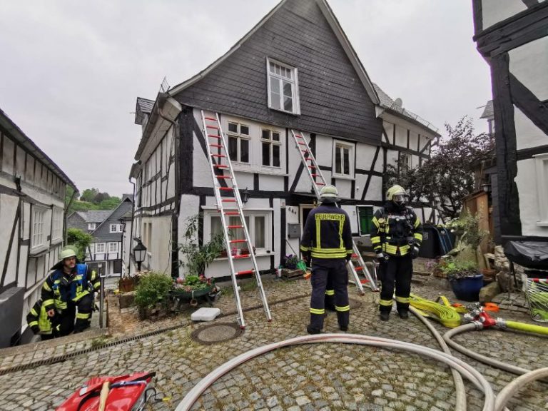 Freudenberg: Brand in altem Fachwerkhaus gelöscht - wirSiegen - Das Siegerland Portal - News ...