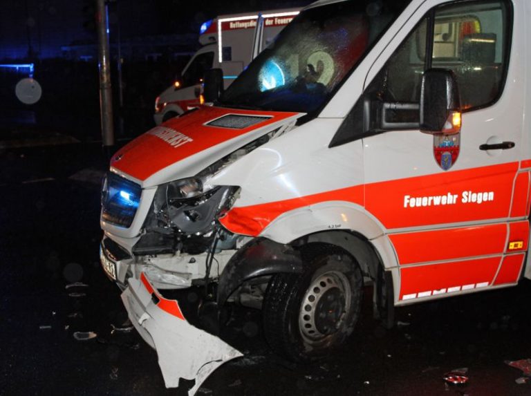 RTW-Unfall-Weidenau-2019-12-06-wirSiegen3 – wirSiegen – das Siegerland Portal