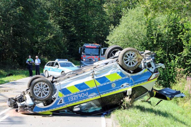 Streifenwagen der Polizei überschlägt sich bei Olpe - wirSiegen - Das Siegerland Portal - News ...