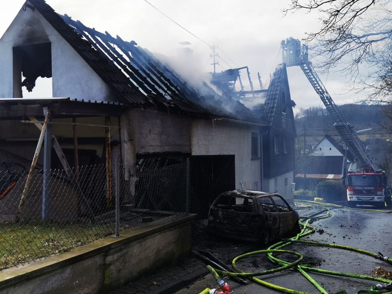 Wohnhausbrand Freudenberg Alchen (22) – wirSiegen – das Siegerland Portal