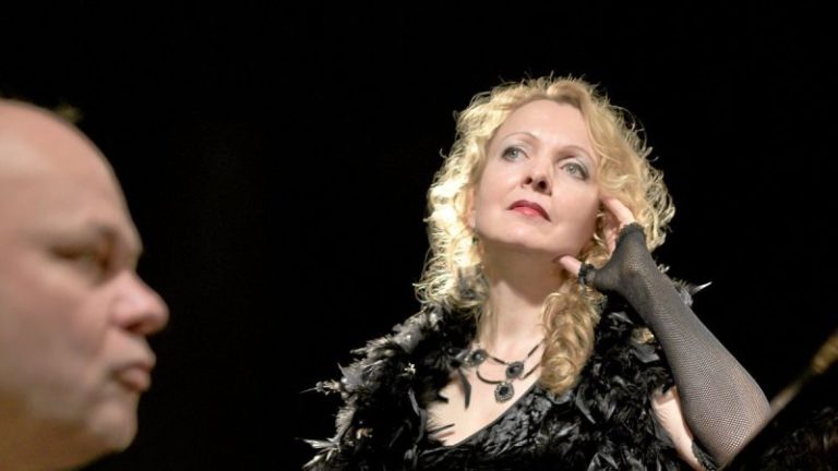 Eine Zeitreise mit Cora Chilcott - Berliner Sängerin erinnert an ...