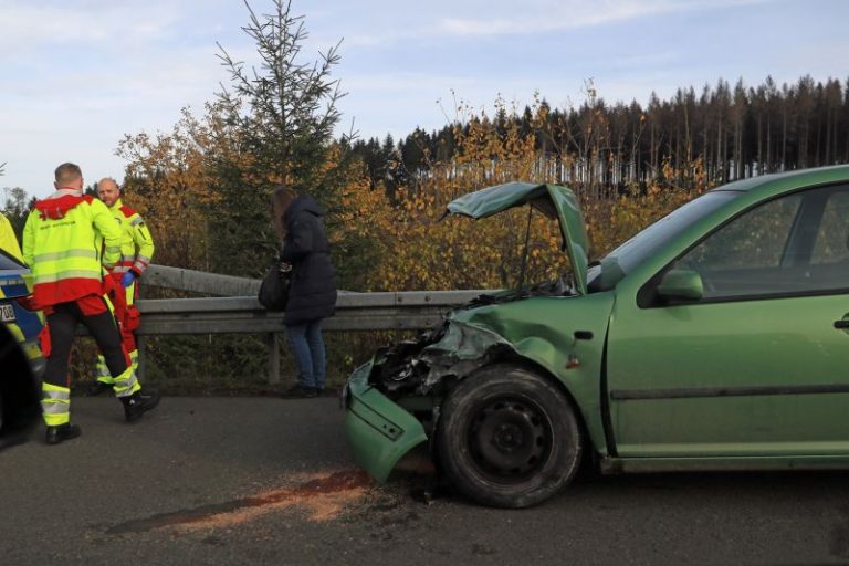 PKW-Fahrerin prallt in Leitplanke - Unfall auf der A4 zwischen Krombach und Olpe - wirSiegen ...