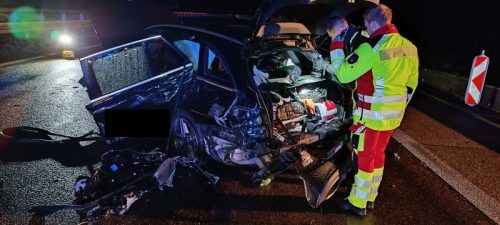 Schwerer Unfall am späten Freitagabend auf der A45: Vollsperrung an Anschlussstelle Olpe ...